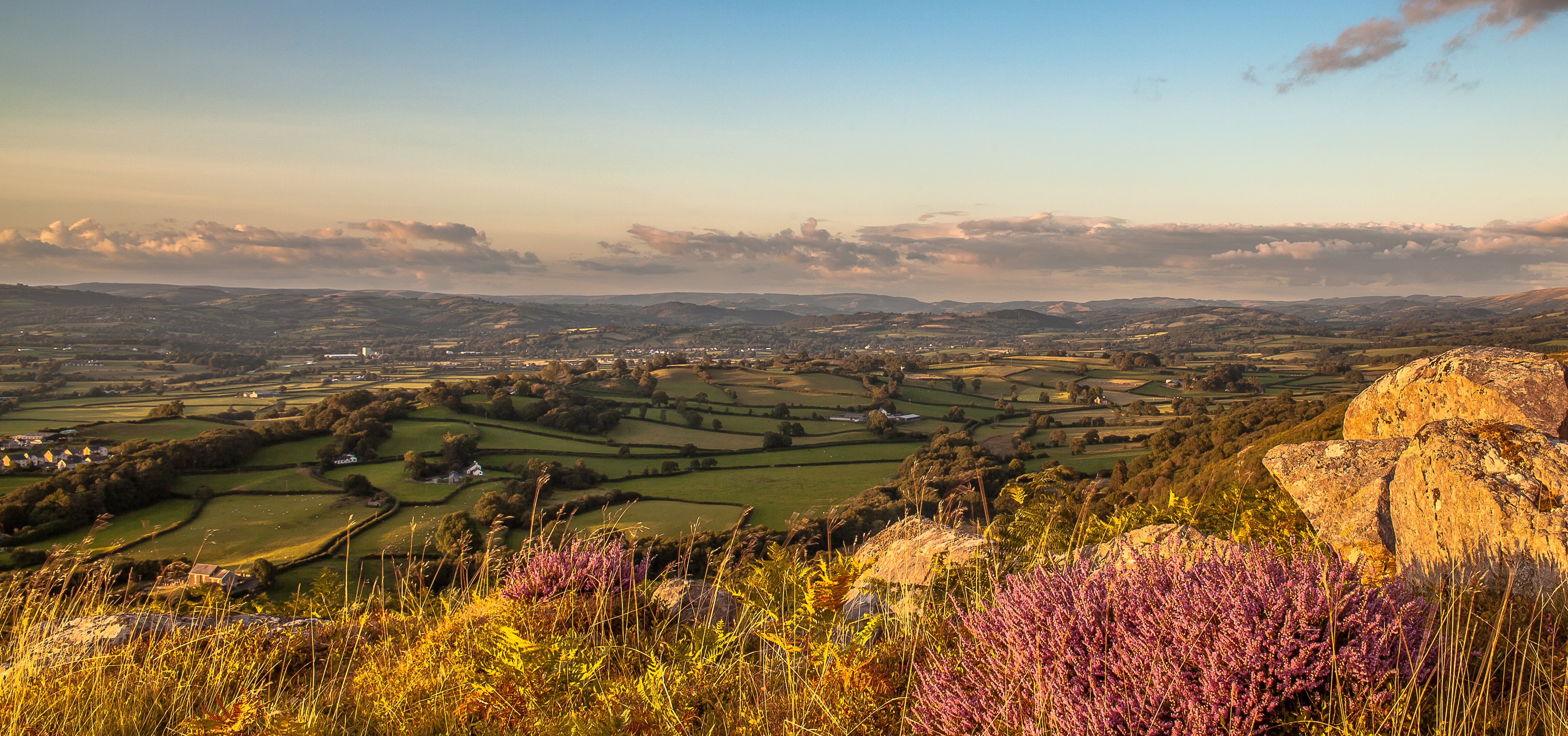 Mapiau a Chanllawiau/Maps and Guides – Brecon Beacons National Park